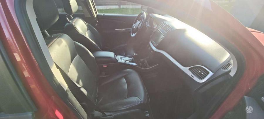 Red Dodge Journey 2017 in Vilnius, with an engine capacity of 3.60 L and mileage of 217 thousand km for 10000 €, photo 17 on AUTOMOTO.COM.LV
