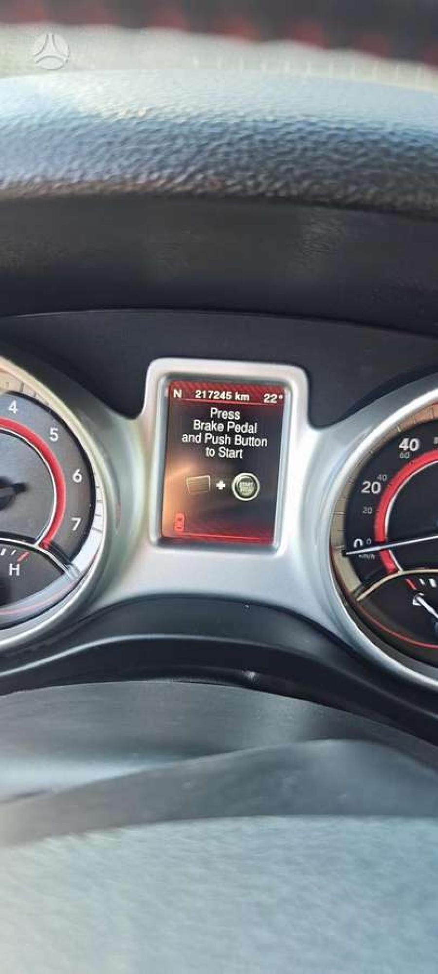 Red Dodge Journey 2017 in Vilnius, with an engine capacity of 3.60 L and mileage of 217 thousand km for 10000 €, photo 24 on AUTOMOTO.COM.LV