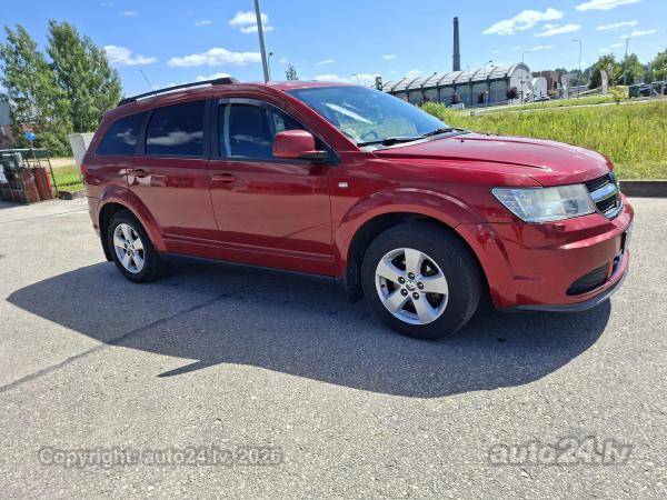 Red Dodge Journey 2010 in Riga, with an engine capacity of 2.00 L and mileage of 241 thousand km for 3000 €, photo 1 on AUTOMOTO.COM.LV