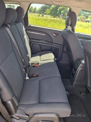 Red Dodge Journey 2010 in Riga, with an engine capacity of 2.00 L and mileage of 241 thousand km for 3000 €, photo 8 on AUTOMOTO.COM.LV