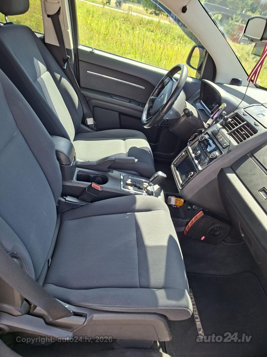 Red Dodge Journey 2010 in Riga, with an engine capacity of 2.00 L and mileage of 241 thousand km for 3000 €, photo 9 on AUTOMOTO.COM.LV