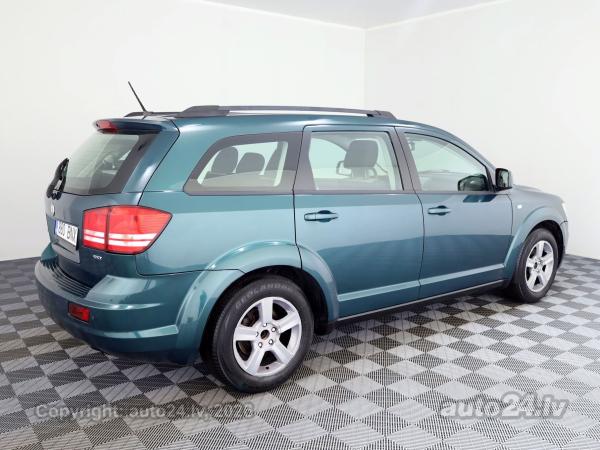 Dodge Journey 2008 in Tallinn on AUTOMOTO.COM.LV Dodge Journey 2008 in Tallinn, with an engine capacity of 2.00 L and mileage of 226 thousand km for 999 €, photo 4 on AUTOMOTO.COM.LV
