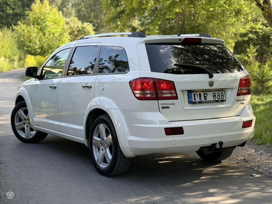 White Dodge Journey 2008 in Vilnius, with an engine capacity of 2.74 L and mileage of 206 thousand km for 2850 €, photo 3 on AUTOMOTO.COM.LV