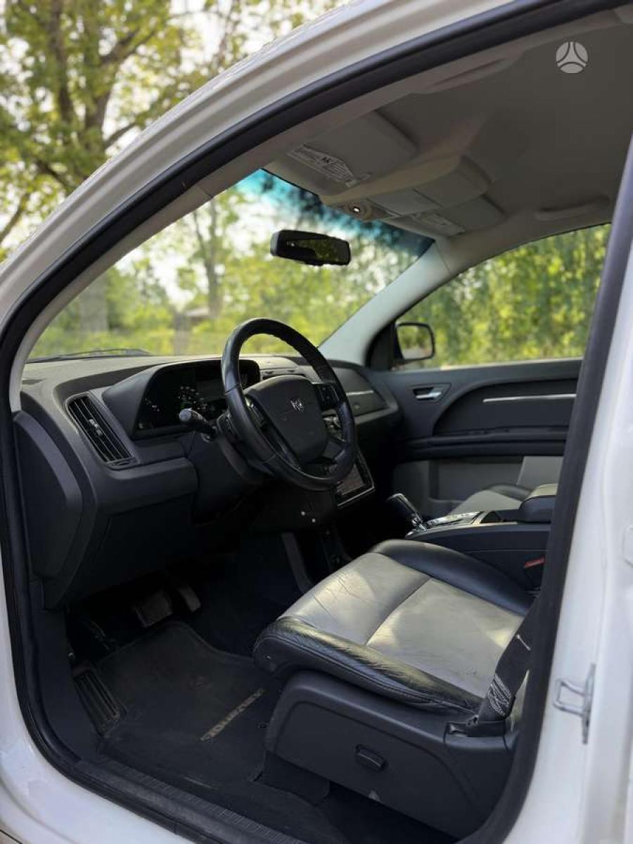 White Dodge Journey 2008 in Vilnius, with an engine capacity of 2.74 L and mileage of 206 thousand km for 2850 €, photo 6 on AUTOMOTO.COM.LV