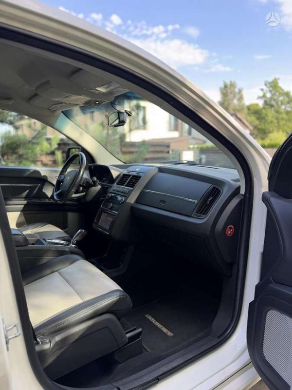 White Dodge Journey 2008 in Vilnius, with an engine capacity of 2.74 L and mileage of 206 thousand km for 2850 €, photo 7 on AUTOMOTO.COM.LV