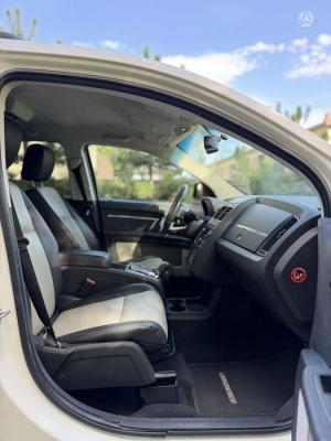 White Dodge Journey 2008 in Vilnius, with an engine capacity of 2.74 L and mileage of 206 thousand km for 2850 €, photo 9 on AUTOMOTO.COM.LV