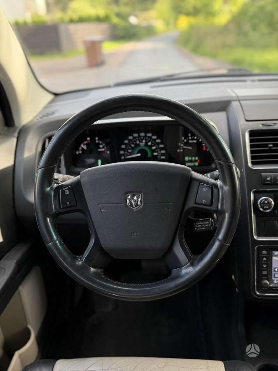 White Dodge Journey 2008 in Vilnius, with an engine capacity of 2.74 L and mileage of 206 thousand km for 2850 €, photo 14 on AUTOMOTO.COM.LV