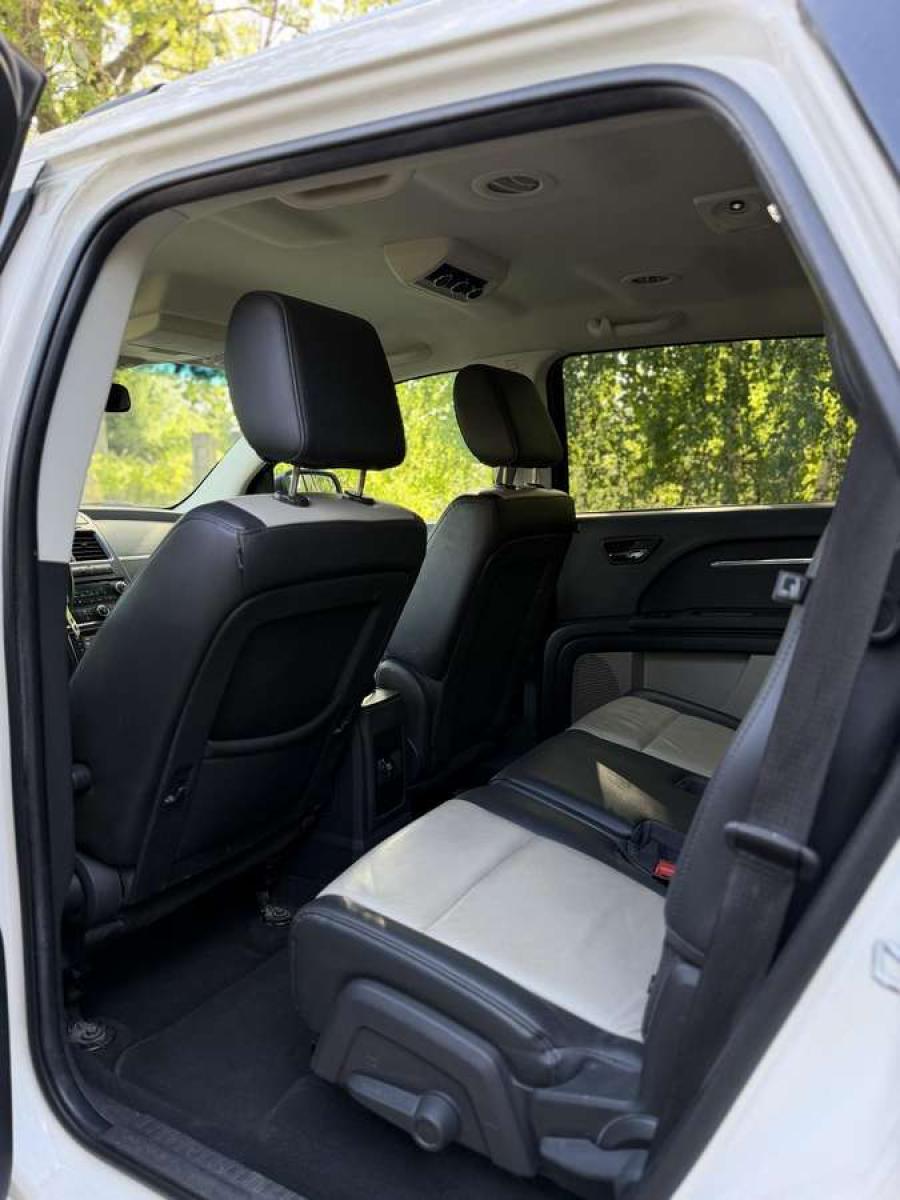 White Dodge Journey 2008 in Vilnius, with an engine capacity of 2.74 L and mileage of 206 thousand km for 2850 €, photo 20 on AUTOMOTO.COM.LV