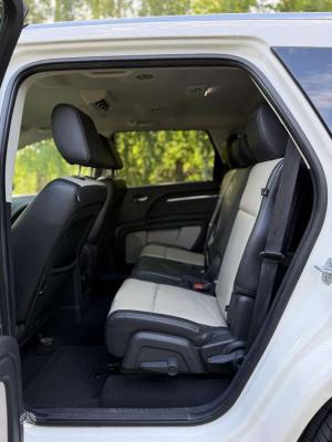 White Dodge Journey 2008 in Vilnius, with an engine capacity of 2.74 L and mileage of 206 thousand km for 2850 €, photo 21 on AUTOMOTO.COM.LV