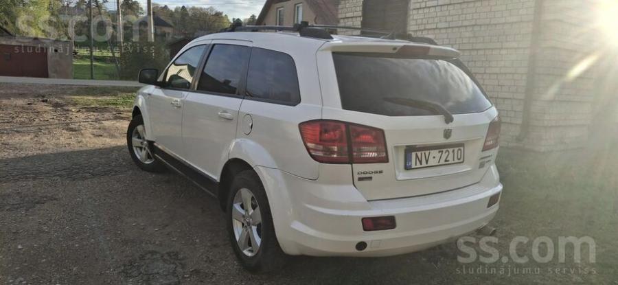 White Dodge Journey 2010 in Valka, with an engine capacity of 2.70 L and mileage of 240 thousand km for 3100 €, photo 6 on AUTOMOTO.COM.LV