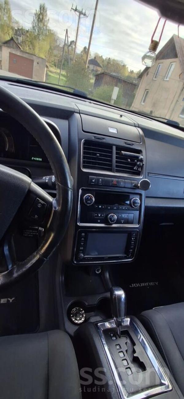 White Dodge Journey 2010 in Valka, with an engine capacity of 2.70 L and mileage of 240 thousand km for 3100 €, photo 8 on AUTOMOTO.COM.LV