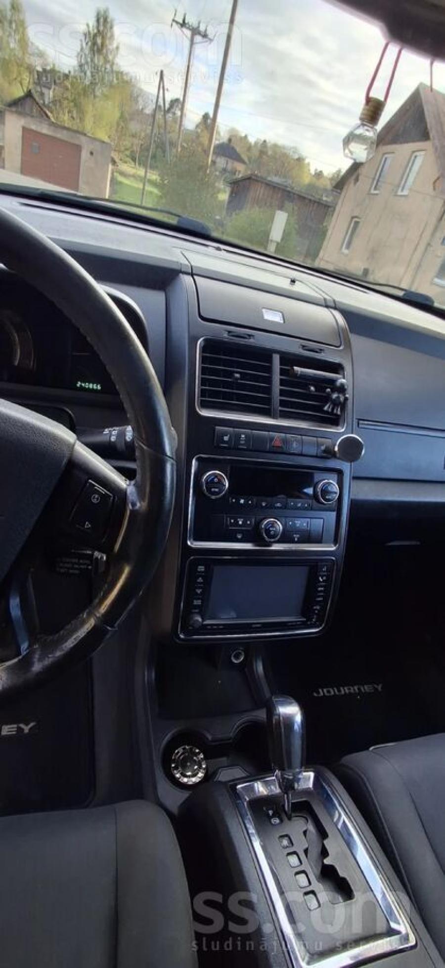 White Dodge Journey 2010 in Valka, with an engine capacity of 2.70 L and mileage of 240 thousand km for 3100 €, photo 9 on AUTOMOTO.COM.LV