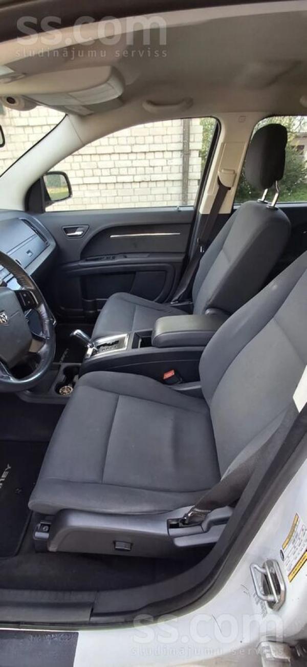 White Dodge Journey 2010 in Valka, with an engine capacity of 2.70 L and mileage of 240 thousand km for 3100 €, photo 9 on AUTOMOTO.COM.LV