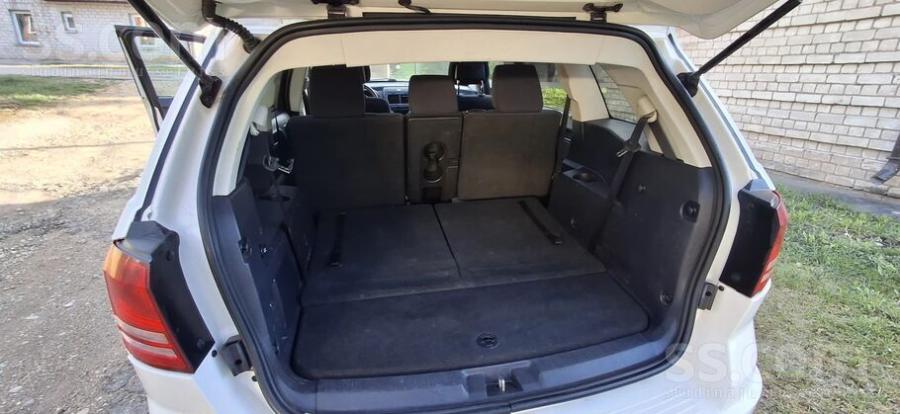 White Dodge Journey 2010 in Valka, with an engine capacity of 2.70 L and mileage of 240 thousand km for 3100 €, photo 12 on AUTOMOTO.COM.LV