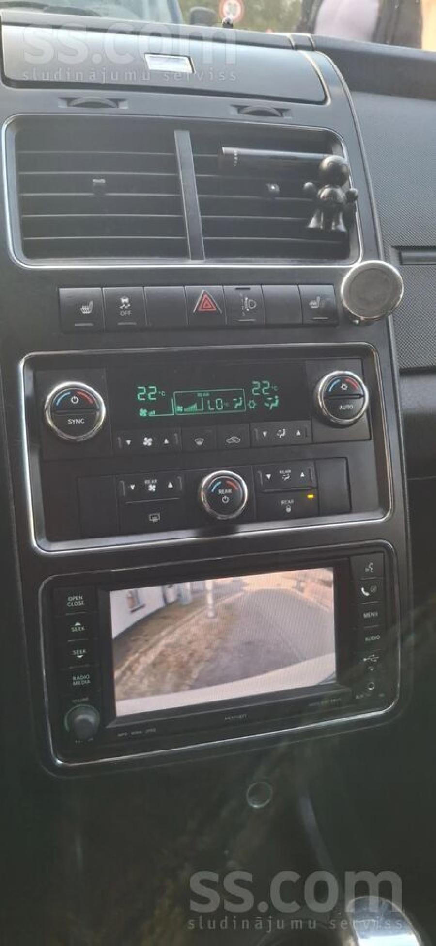 White Dodge Journey 2010 in Valka, with an engine capacity of 2.70 L and mileage of 240 thousand km for 3100 €, photo 13 on AUTOMOTO.COM.LV
