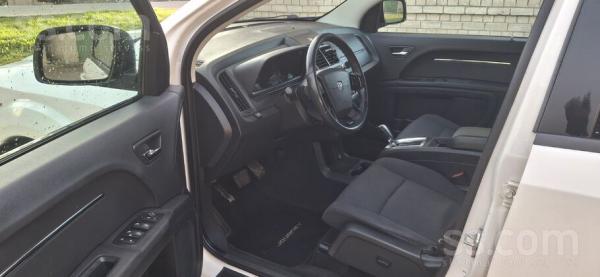 White Dodge Journey 2010 in Riga, with an engine capacity of 2.70 L and mileage of 241 thousand km for 2900 €, photo 7 on AUTOMOTO.COM.LV