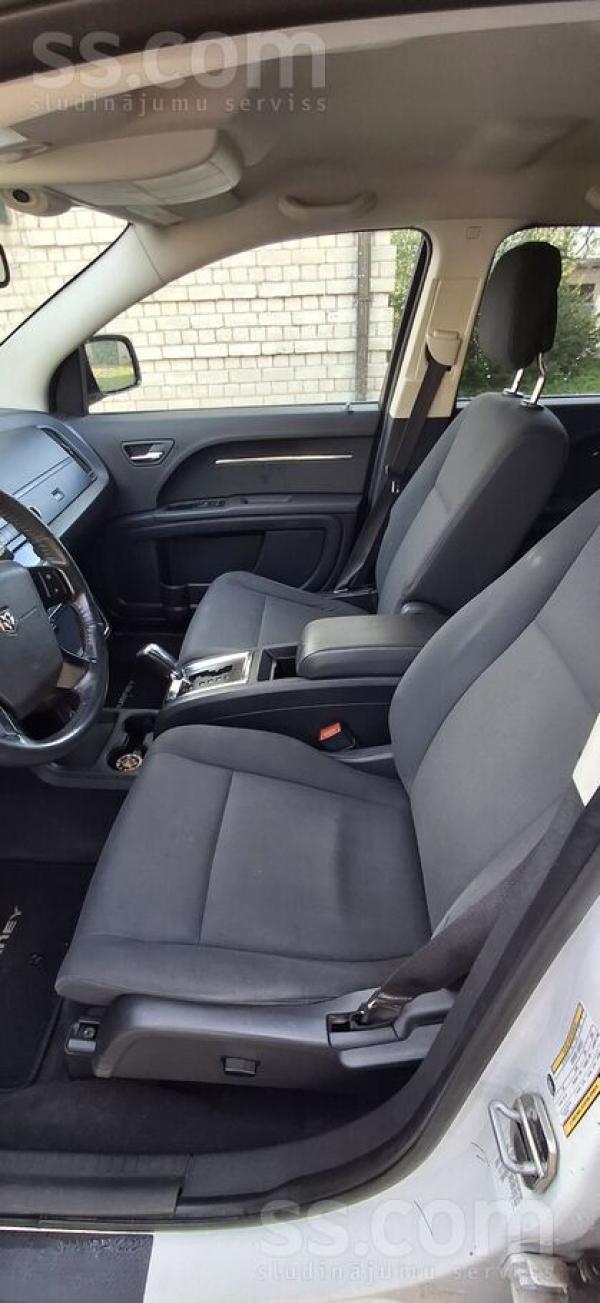 White Dodge Journey 2010 in Riga, with an engine capacity of 2.70 L and mileage of 241 thousand km for 2900 €, photo 9 on AUTOMOTO.COM.LV