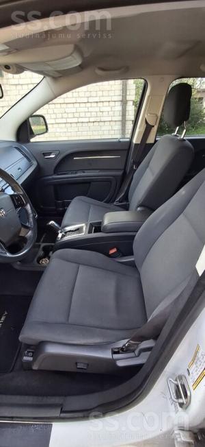 White Dodge Journey 2010 in Riga, with an engine capacity of 2.70 L and mileage of 241 thousand km for 2900 €, photo 10 on AUTOMOTO.COM.LV
