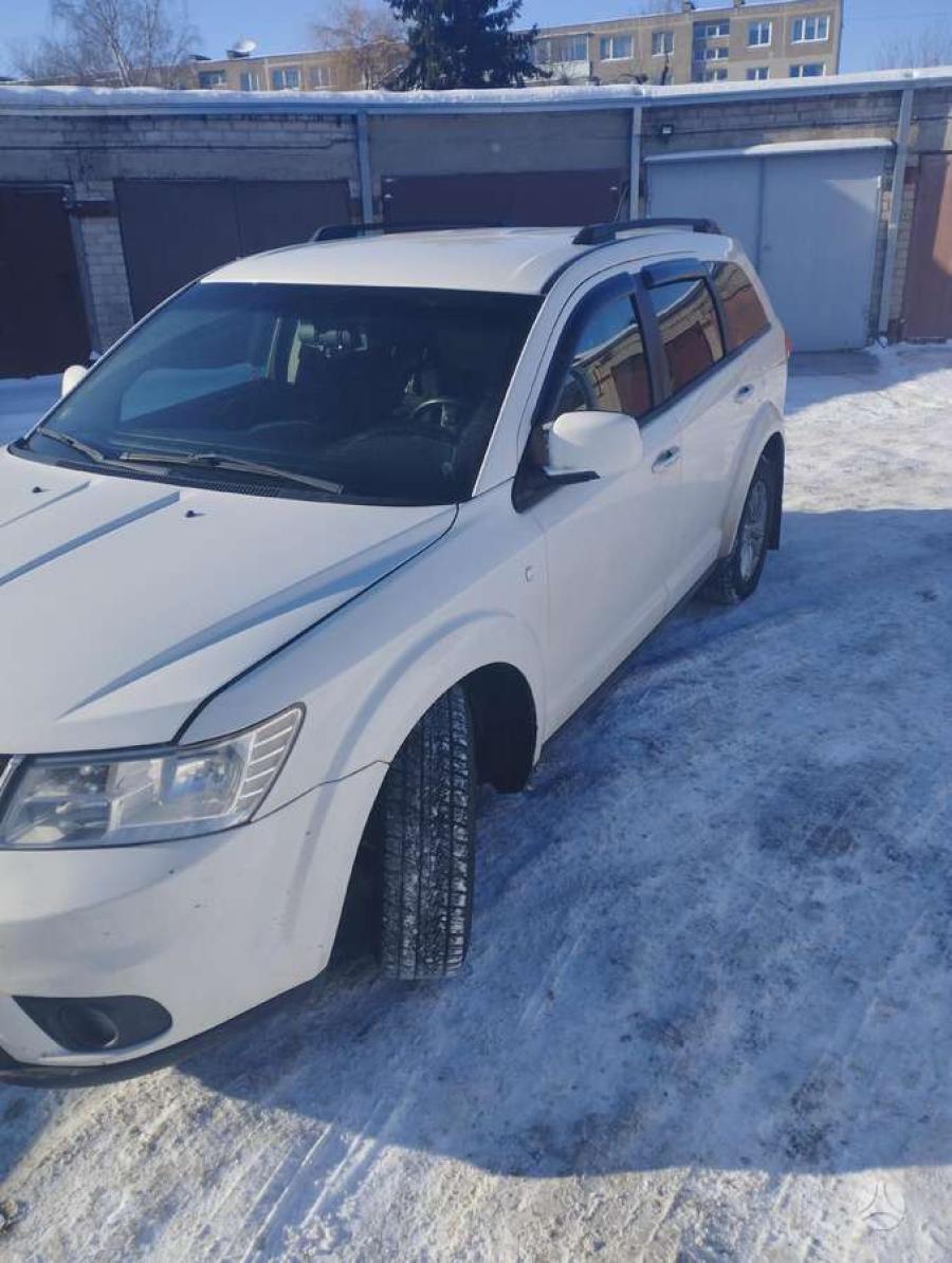 White Dodge Journey 2014 in Kaunas, with an engine capacity of 3.60 L and mileage of 148 thousand km for 8000 €, photo 3 on AUTOMOTO.COM.LV