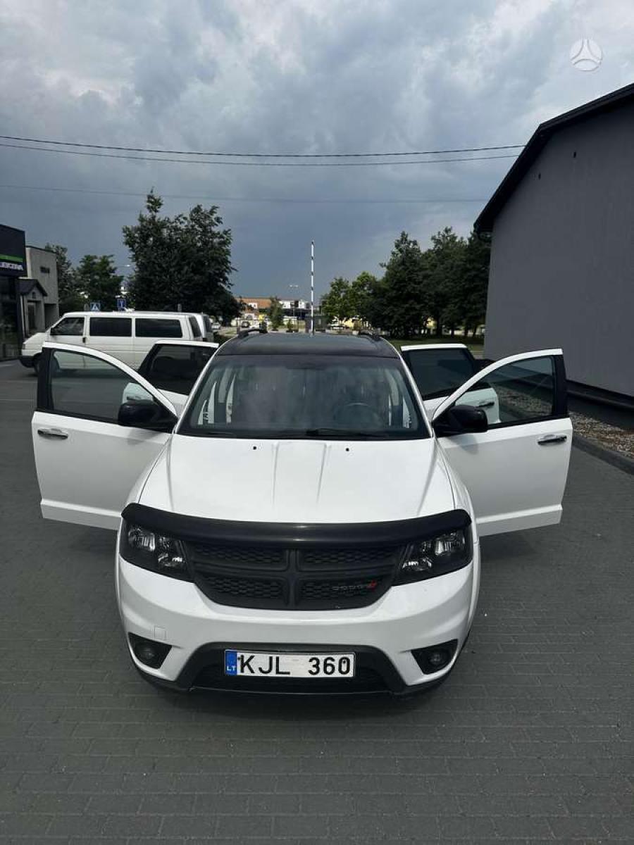 Balts Dodge Journey 2015 Raseiniai, ar dzinēja tilpumu 3.60 L un nobraukumu 190 tūkst. km par 7500 €, foto 1 vietnē AUTOMOTO.COM.LV
