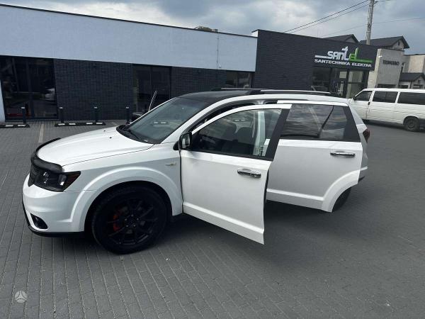 White Dodge Journey 2015 in Raseiniai, with an engine capacity of 3.60 L and mileage of 190 thousand km for 7500 €, photo 3 on AUTOMOTO.COM.LV