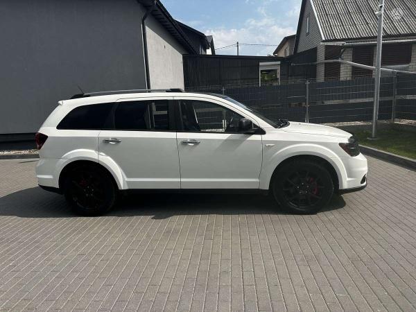 White Dodge Journey 2015 in Raseiniai, with an engine capacity of 3.60 L and mileage of 190 thousand km for 7500 €, photo 8 on AUTOMOTO.COM.LV