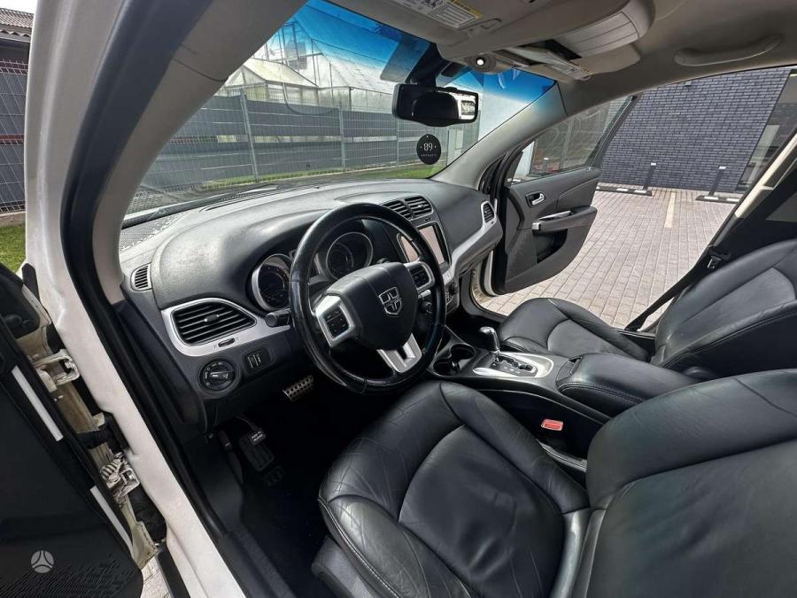 Balts Dodge Journey 2015 Raseiniai, ar dzinēja tilpumu 3.60 L un nobraukumu 190 tūkst. km par 7500 €, foto 10 vietnē AUTOMOTO.COM.LV