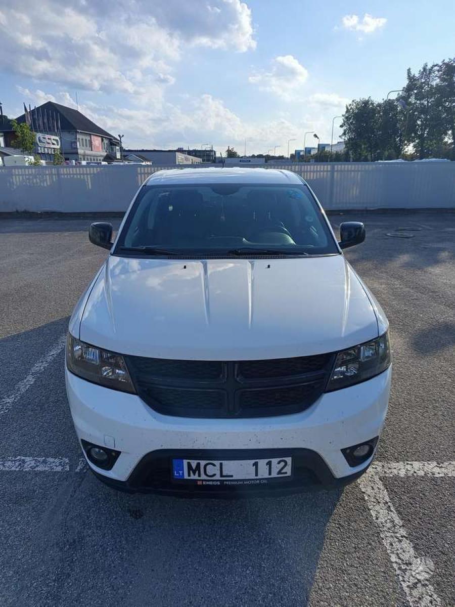White Dodge Journey 2015 in Kaunas, with an engine capacity of 3.60 L and mileage of 158 thousand km for 8000 €, photo 3 on AUTOMOTO.COM.LV