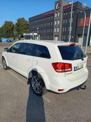 White Dodge Journey 2015 in Kaunas, with an engine capacity of 3.60 L and mileage of 158 thousand km for 8000 €, photo 6 on AUTOMOTO.COM.LV