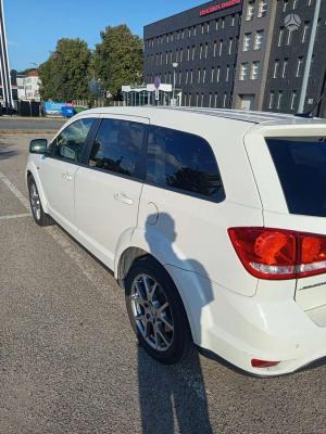 White Dodge Journey 2015 in Kaunas, with an engine capacity of 3.60 L and mileage of 158 thousand km for 8000 €, photo 7 on AUTOMOTO.COM.LV