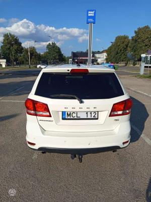 White Dodge Journey 2015 in Kaunas, with an engine capacity of 3.60 L and mileage of 158 thousand km for 8000 €, photo 8 on AUTOMOTO.COM.LV