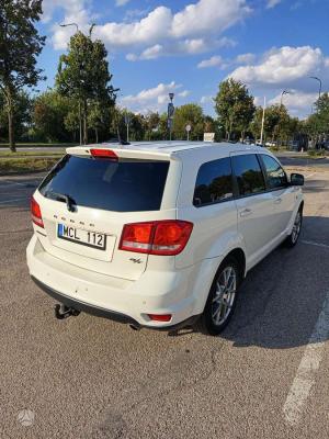 White Dodge Journey 2015 in Kaunas, with an engine capacity of 3.60 L and mileage of 158 thousand km for 8000 €, photo 9 on AUTOMOTO.COM.LV