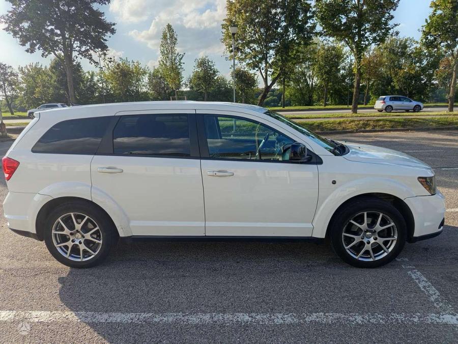 White Dodge Journey 2015 in Kaunas, with an engine capacity of 3.60 L and mileage of 158 thousand km for 8000 €, photo 10 on AUTOMOTO.COM.LV