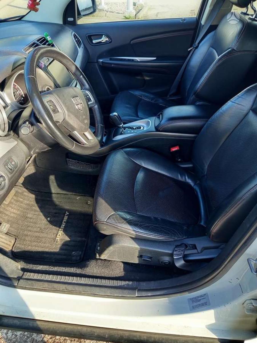 White Dodge Journey 2015 in Kaunas, with an engine capacity of 3.60 L and mileage of 158 thousand km for 8000 €, photo 14 on AUTOMOTO.COM.LV