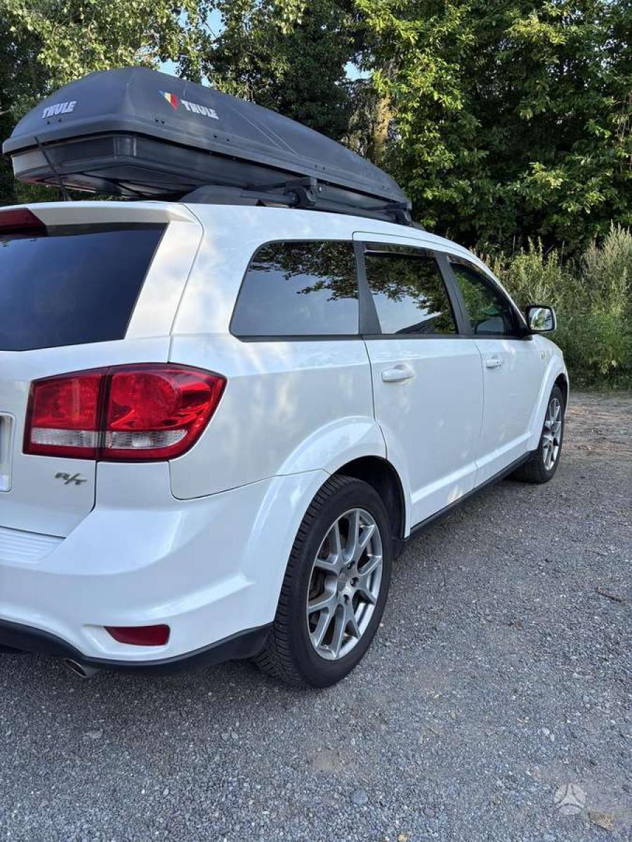 White Dodge Journey 2016 in Vilnius, with an engine capacity of 3.61 L and mileage of 155 thousand km for 8500 €, photo 4 on AUTOMOTO.COM.LV