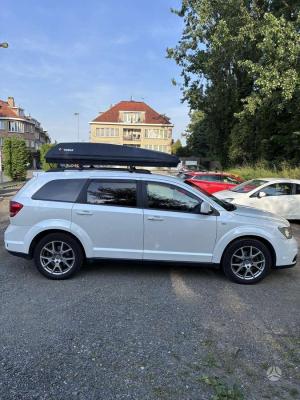 White Dodge Journey 2016 in Vilnius, with an engine capacity of 3.61 L and mileage of 155 thousand km for 8500 €, photo 6 on AUTOMOTO.COM.LV