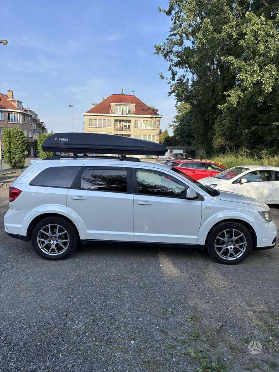 White Dodge Journey 2016 in Vilnius, with an engine capacity of 3.61 L and mileage of 155 thousand km for 8500 €, photo 6 on AUTOMOTO.COM.LV