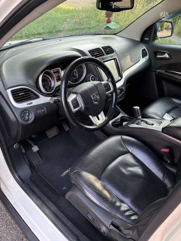 White Dodge Journey 2016 in Vilnius, with an engine capacity of 3.61 L and mileage of 155 thousand km for 8500 €, photo 7 on AUTOMOTO.COM.LV