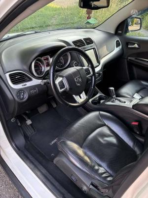 White Dodge Journey 2016 in Vilnius, with an engine capacity of 3.61 L and mileage of 155 thousand km for 8500 €, photo 8 on AUTOMOTO.COM.LV