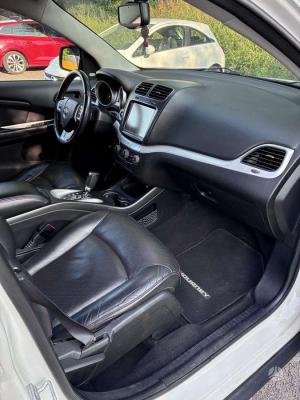 White Dodge Journey 2016 in Vilnius, with an engine capacity of 3.61 L and mileage of 155 thousand km for 8500 €, photo 10 on AUTOMOTO.COM.LV