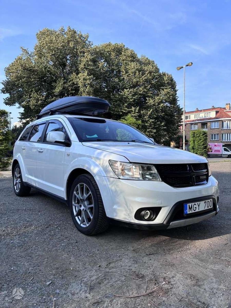 White Dodge Journey 2016 in Vilnius, with an engine capacity of 3.61 L and mileage of 155 thousand km for 8500 €, photo 17 on AUTOMOTO.COM.LV
