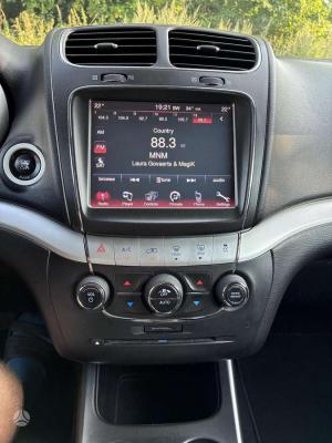 White Dodge Journey 2016 in Vilnius, with an engine capacity of 3.61 L and mileage of 155 thousand km for 8500 €, photo 20 on AUTOMOTO.COM.LV