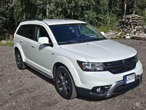 White Dodge Journey 2017 in Siauliai, with an engine capacity of 3.61 L and mileage of 157 thousand km for 8200 €, photo 1 on AUTOMOTO.COM.LV