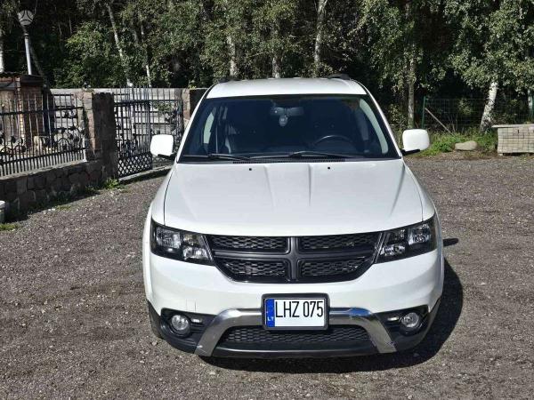 White Dodge Journey 2017 in Siauliai, with an engine capacity of 3.61 L and mileage of 157 thousand km for 8200 €, photo 4 on AUTOMOTO.COM.LV