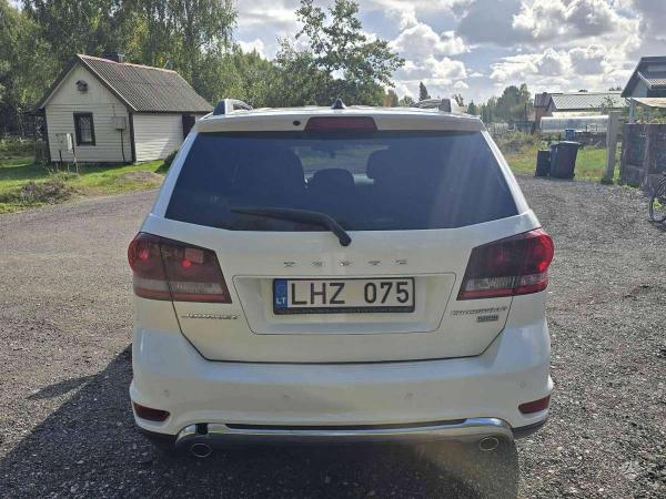 White Dodge Journey 2017 in Siauliai, with an engine capacity of 3.61 L and mileage of 157 thousand km for 8200 €, photo 6 on AUTOMOTO.COM.LV