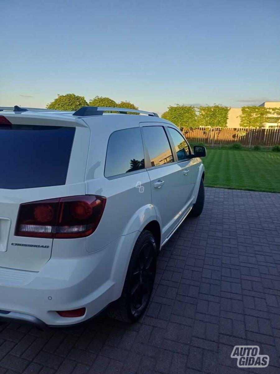 White Dodge Journey 2018 in Siauliai, with an engine capacity of 3.60 L and mileage of 161 thousand km for 11800 €, photo 11 on AUTOMOTO.COM.LV