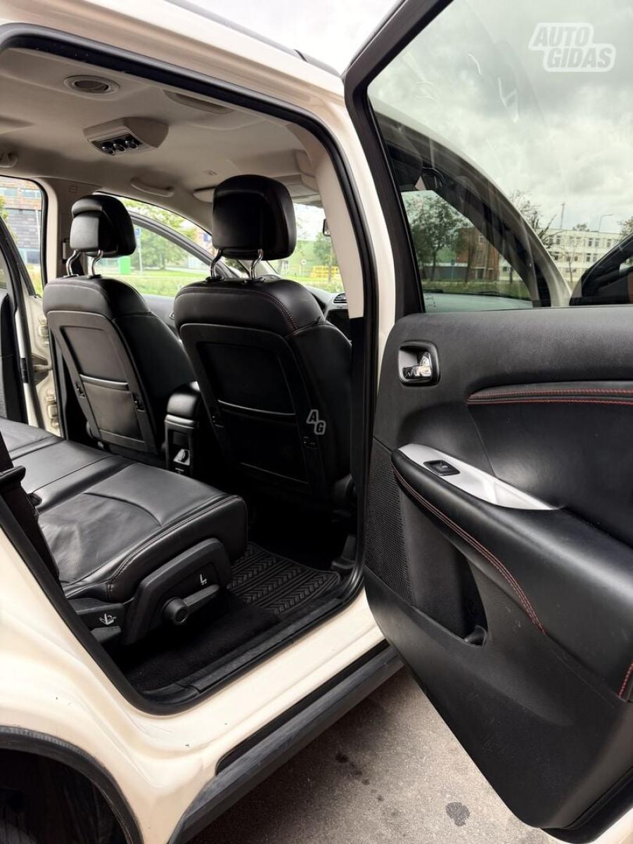 Balts Dodge Journey 2018 Šauļi, ar dzinēja tilpumu 3.60 L un nobraukumu 255 tūkst. km par 10500 €, foto 18 vietnē AUTOMOTO.COM.LV