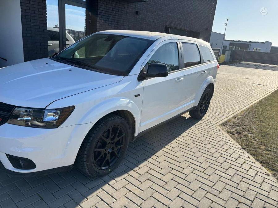 White Dodge Journey 2019 in Klaipeda, with an engine capacity of 3.60 L and mileage of 140 thousand km for 9990 €, photo 3 on AUTOMOTO.COM.LV