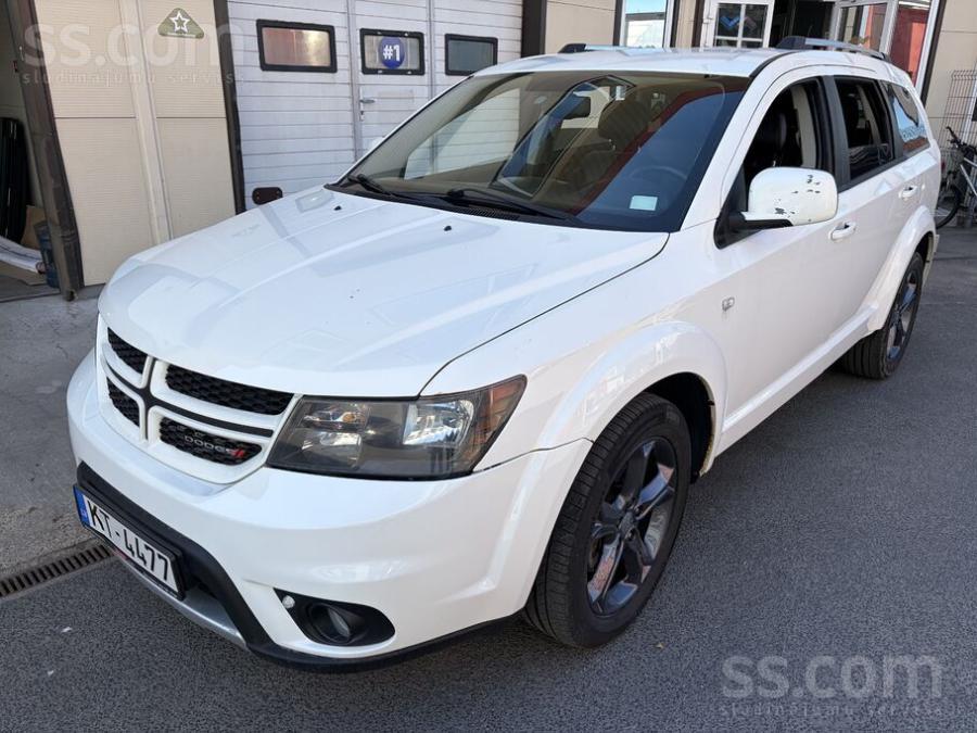 White Dodge Journey 2015 in Riga, with an engine capacity of 2.40 L and mileage of 238 thousand km for 3990 €, photo 1 on AUTOMOTO.COM.LV