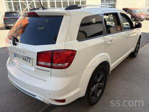 White Dodge Journey 2015 in Riga, with an engine capacity of 2.40 L and mileage of 238 thousand km for 3990 €, photo 4 on AUTOMOTO.COM.LV